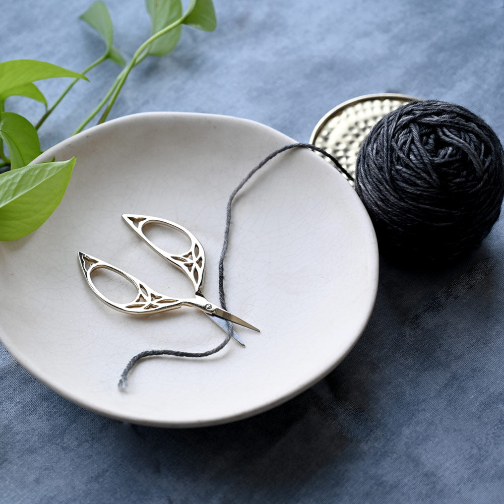 Lantern Moon: Scissors with Leather Case – Readicut