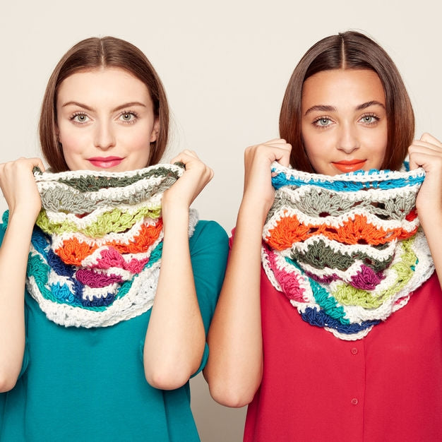 KNITTING PATTERN - Caron x Pantone Rainbow Chip Crochet Cowl – Readicut